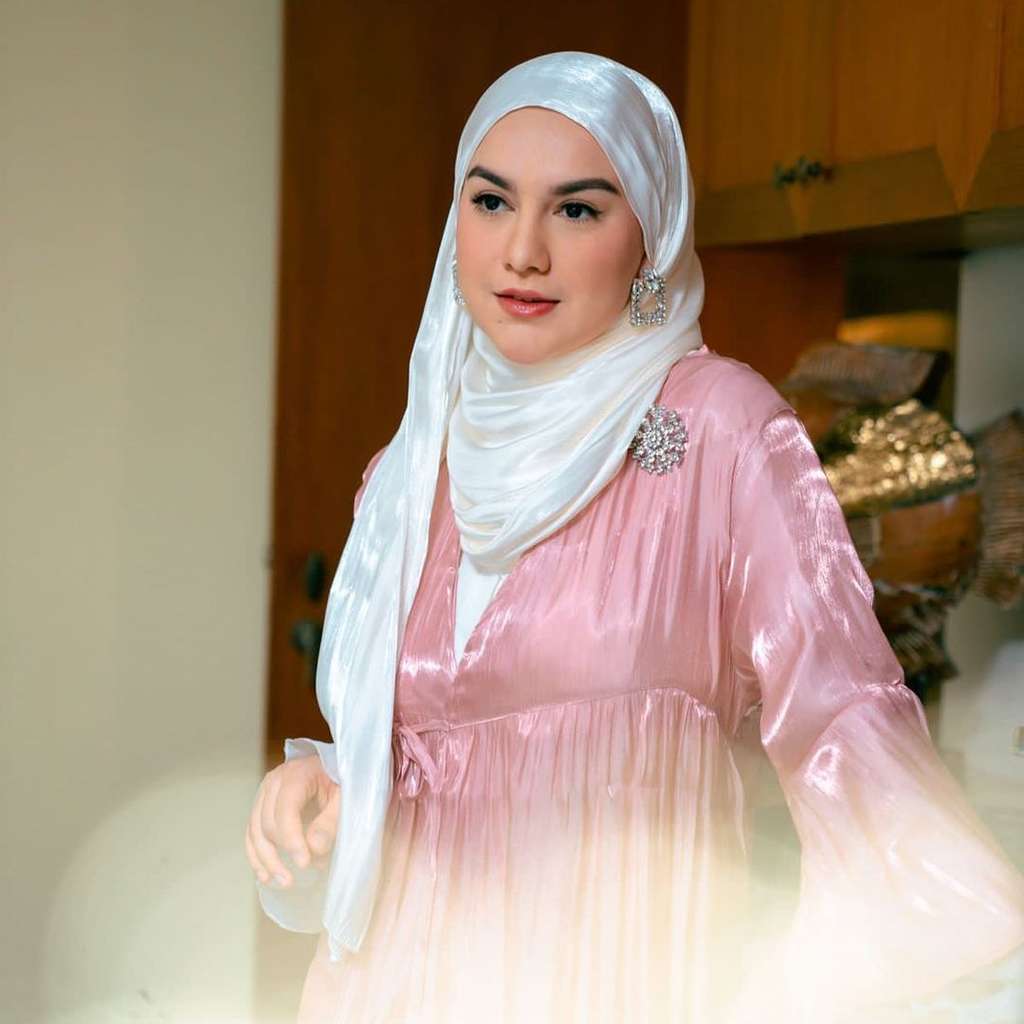 Irish Bella Tetap Glowing dengan Makeup Simple Matte | Dream.co.id