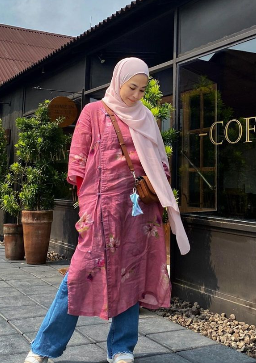 Outfit Sweet Feni Rose dengan Nuansa Pink, Cocok untuk Liburan | Dream ...
