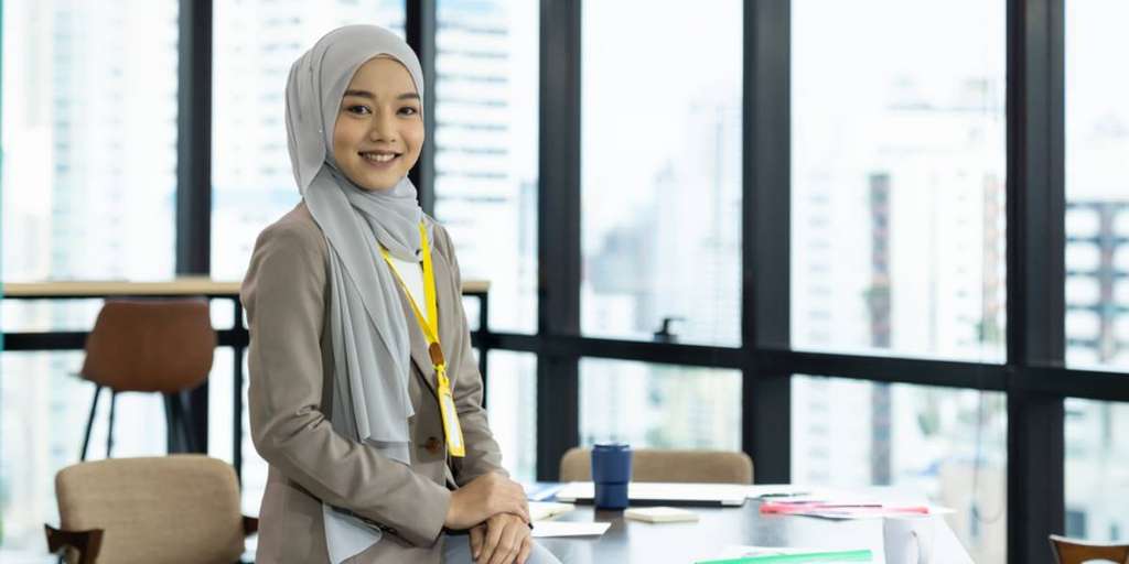 Tampil Segar ke Kantor dengan Gaya Makeup Simple | Dream.co.id